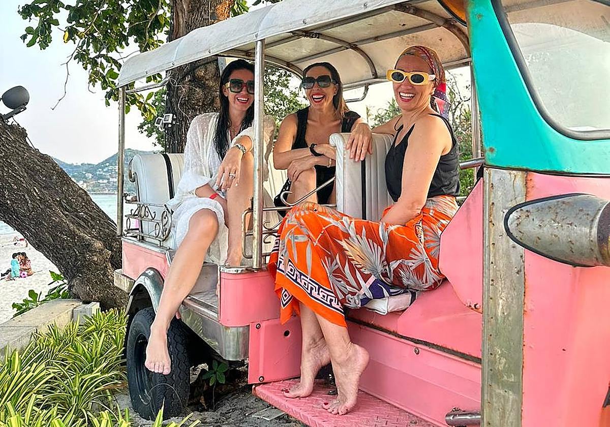 El reencuentro en Tailandia de Ana García Rivera con sus amigas | Las Provincias